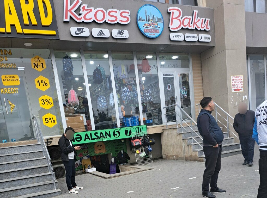 Ayakkabı mağazaları Kross Baku, Bakü, foto