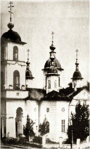 Крест на месте храма Покрова Пресвятой Богородицы (Novgorod Region, Lyubytinskoye selskoye poseleniye, selo Sherekhovichi, Podgornaya ulitsa), şapel, haç anıtı  Novgorodskaya oblastından