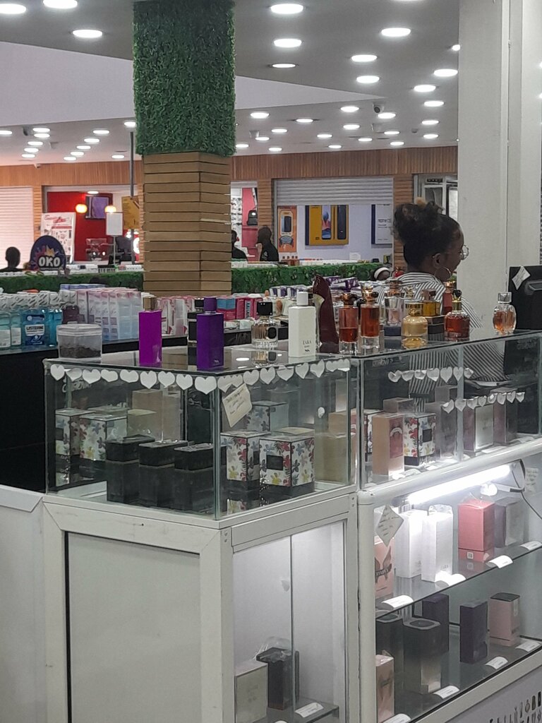 Kozmetik ve parfümeri mağazaları Equivalenza Viana, Loanda, foto