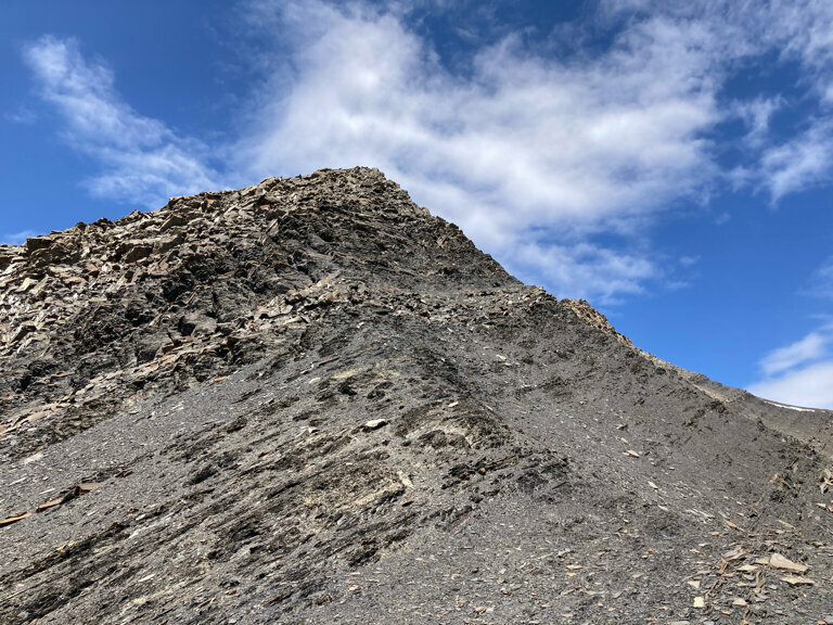 Dağ zirvesi Гора Дюльтыдаг 4127 метров, Dağıstan, foto