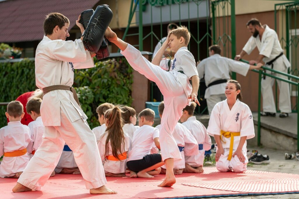 Spor kulüpleri Cayman, Minsk, foto