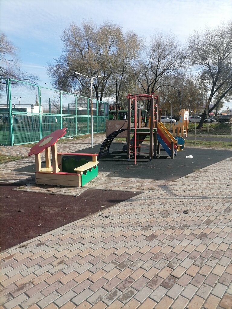 Oyun alanı Playground, Almatı, foto