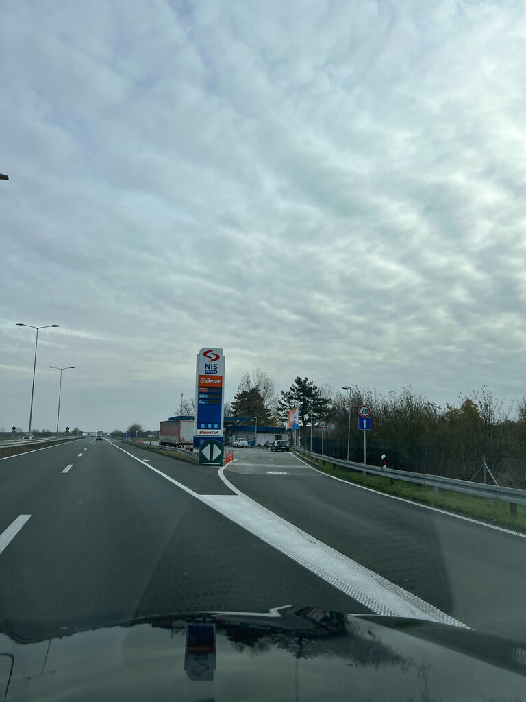 Benzin istasyonu Nis Petrol, Dünya, foto