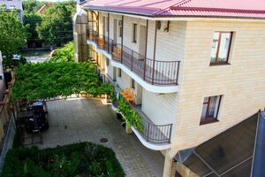Juzhny Dvorik (ulitsa Turgeneva No:16), otel  Anapa'dan