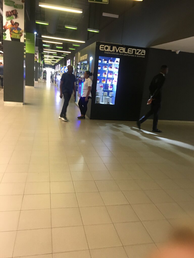 Kozmetik ve parfümeri mağazaları Equivalenza Angola, Loanda, foto