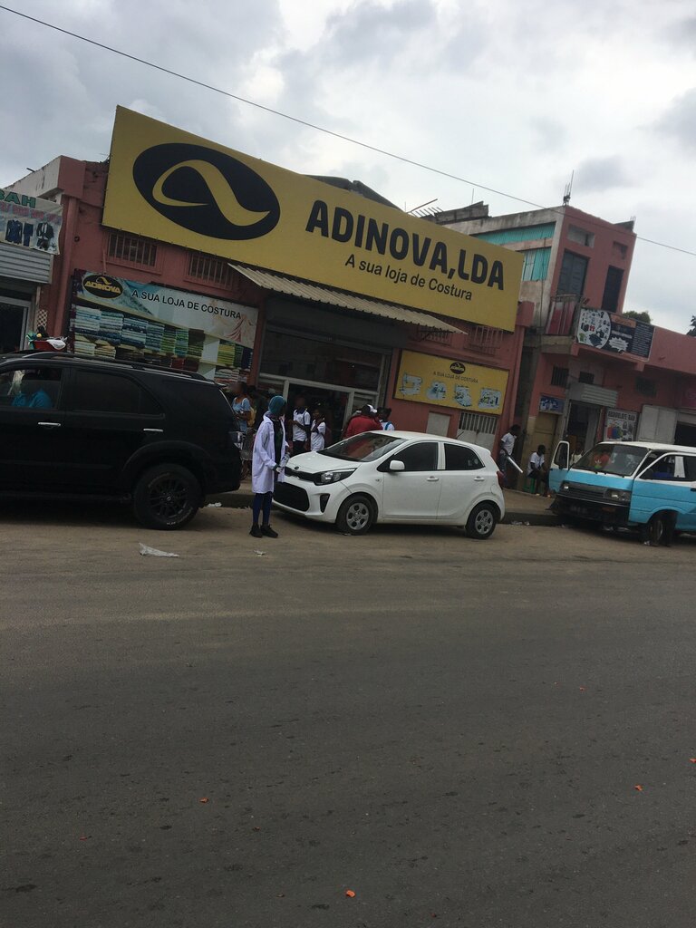 Dikiş ve örgü makinaları Adinova, Loanda, foto