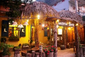 Nguyen Shack Phong Nha Central Town (Quang Binh), otel