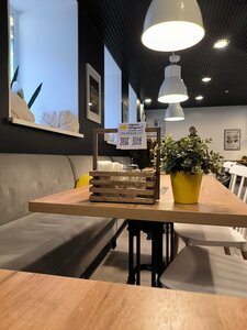 Flour (prospekt imeni Petra Stolypina No:38), kafe  Saratov'dan