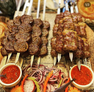 Chaykhana No. 1 (Chet koʻchasi No:18, Karshi), restoran  Karşı'dan