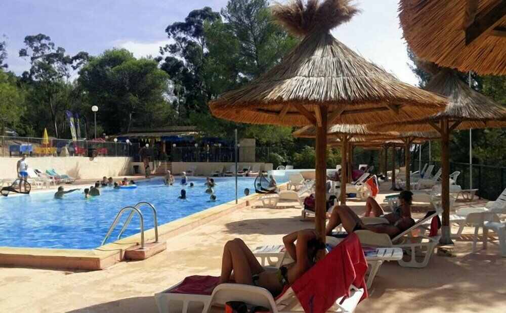 Otel Camping Les Bois de Mont Redon, , foto