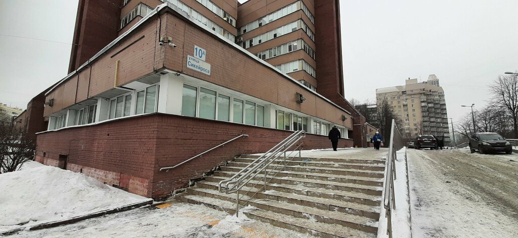 Aşılama noktası Пункт вакцинации в СПб городской поликлинике № 104, Saint‑Petersburg, foto