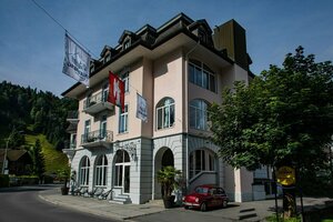 Grand your home with common kitchens with self check-in (Uri, Bahnhofstrasse, 7), otel  Engelberg'den