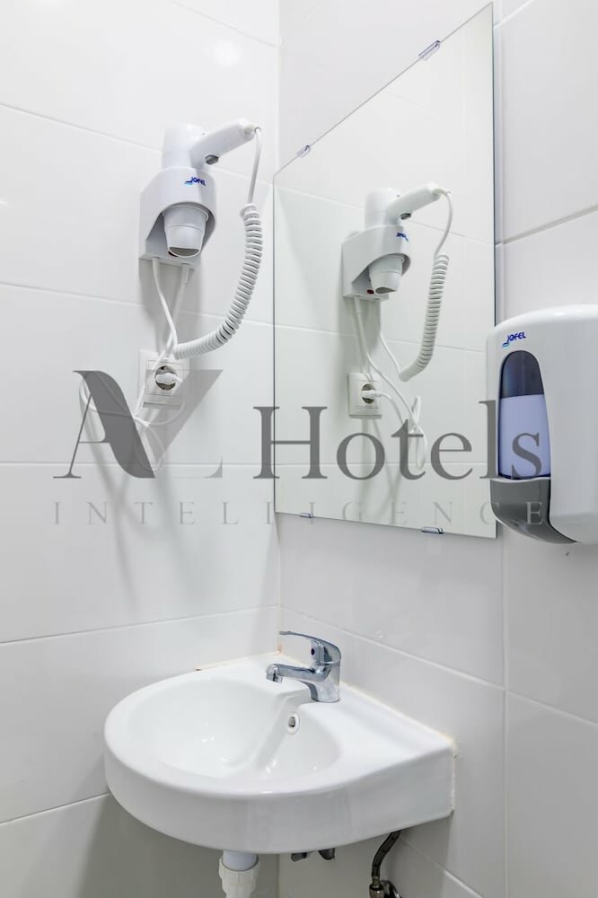 Otel Ayz Luis Cabrera-Auto check-in property, Madrid, foto