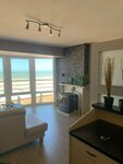 Beautiful 2-bed Apartment in Wenduine (West Flanders, Brugge, Zeedijk, 15), otel  Batı Flandre'den