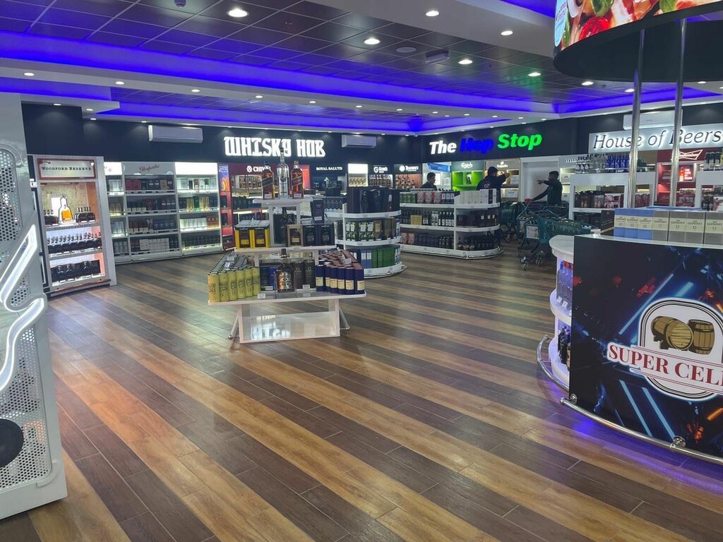 Gümrüksüz alışveriş mağazaları Liqour store, Dubai, foto