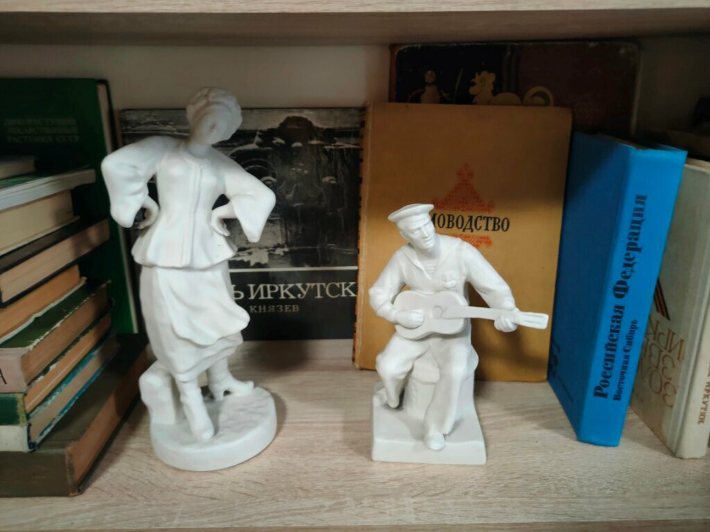 Geri dönüşüm maddeleri Глазковский книжный дом, Irkutsk, foto
