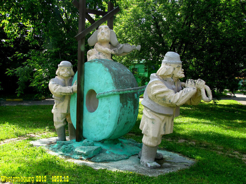 Park, sokak heykeli Гном, Moskova, foto