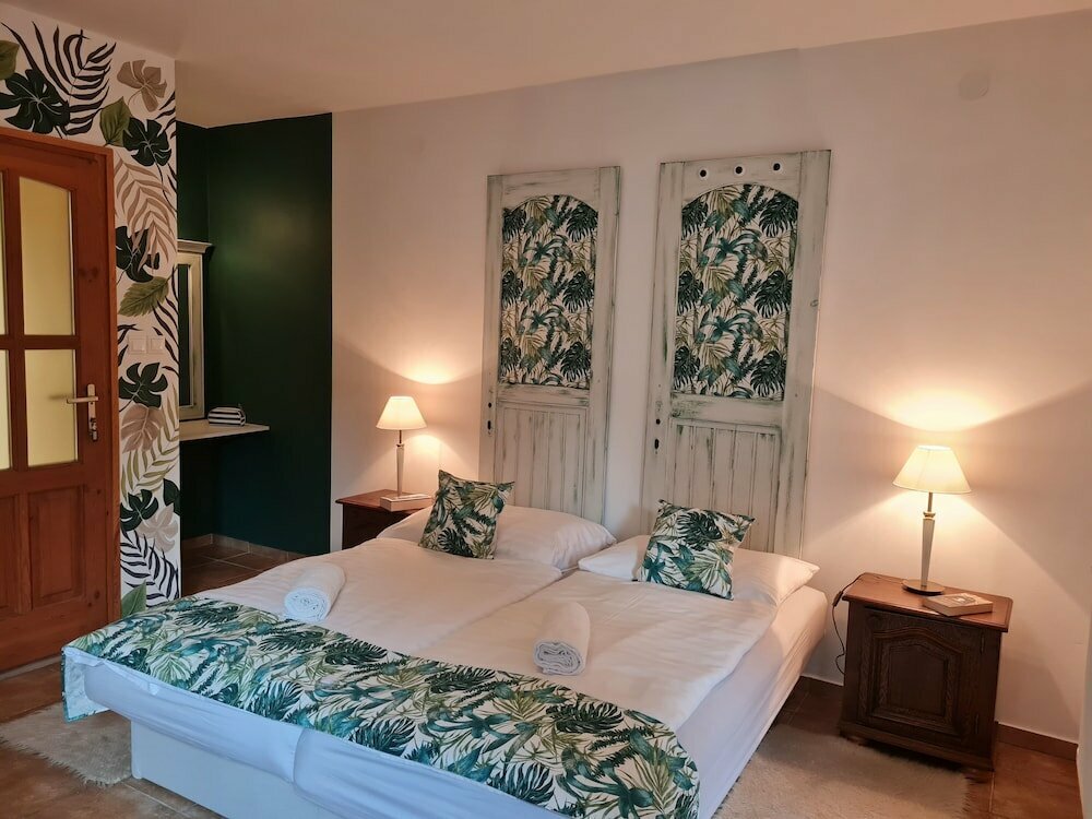 Otel Tulipán Vendégház, Keszthely, foto