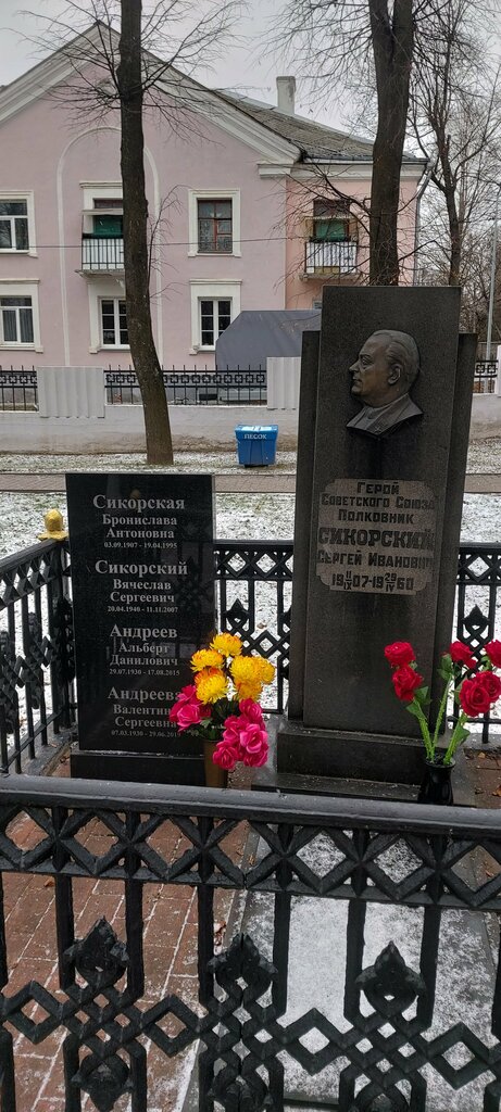 Anıt, heykel Герою Советского Союза С.И. Сикорскому, Minsk, foto