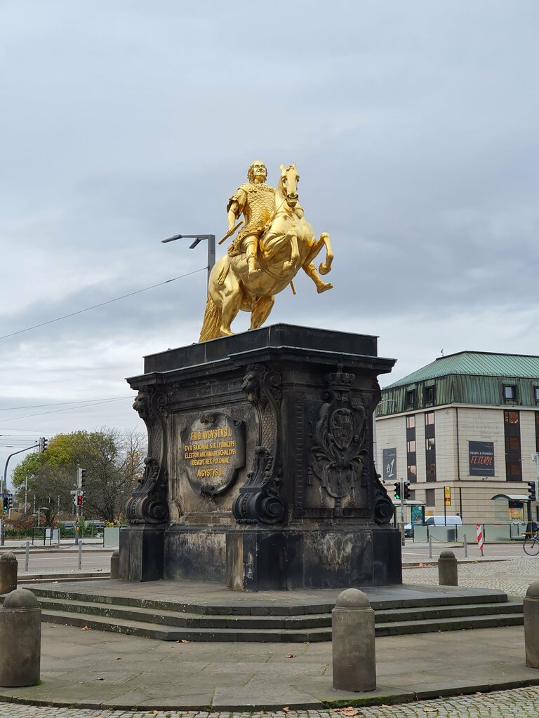 Park, sokak heykeli Goldener Reiter, Dresden, foto