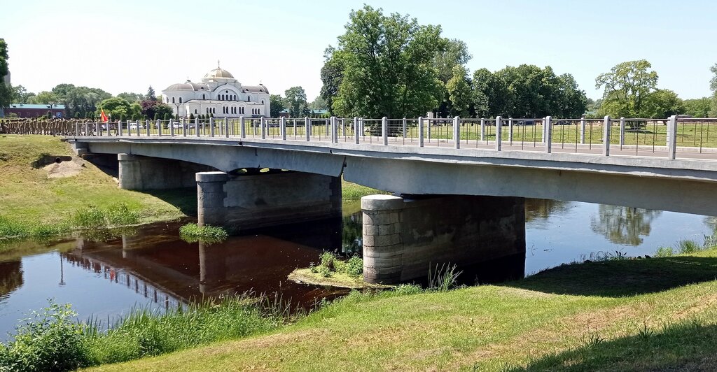 Turistik yerler Мост у Трехарочных ворот, Brest, foto
