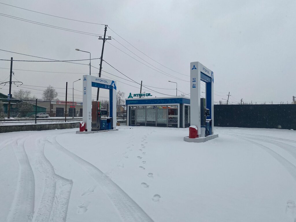 Benzin istasyonu Atom Oil, Nijni Tagil, foto