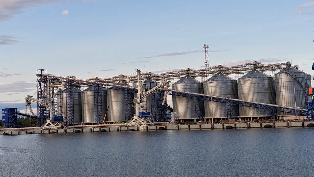 Deniz ve nehir iskeleleri Port of Vysotsk, Visotsk, foto
