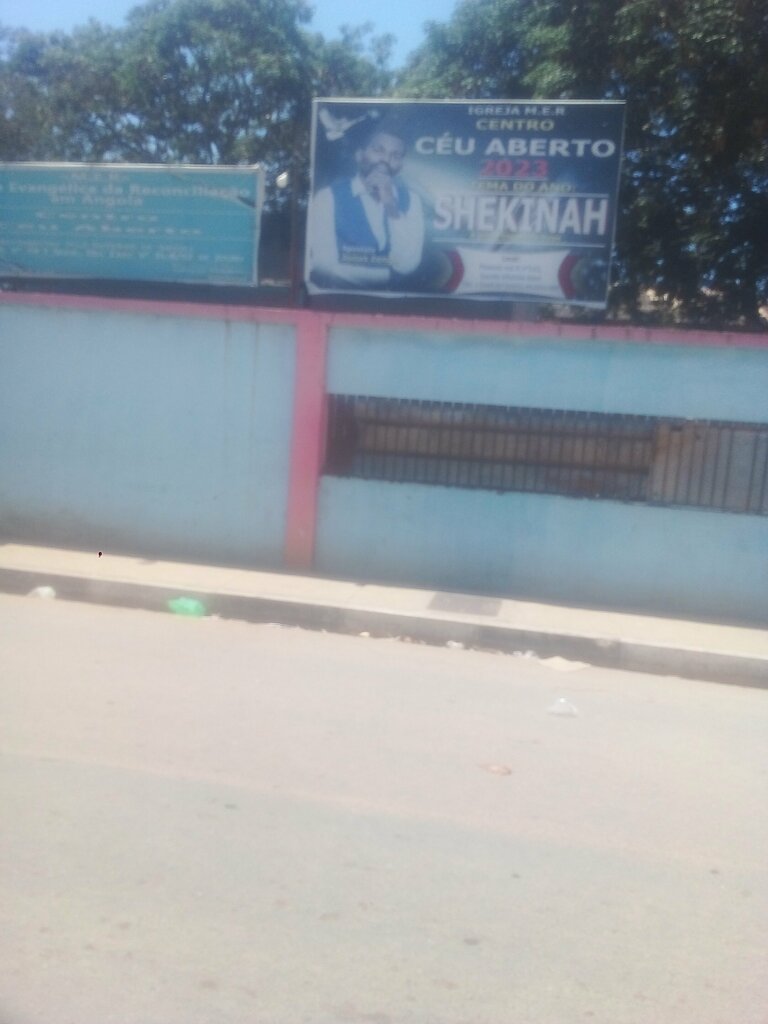 Protestan kilisesi Céu Aberto Ministério Angola-Luand Rév. Jonas Zenga, Loanda, foto