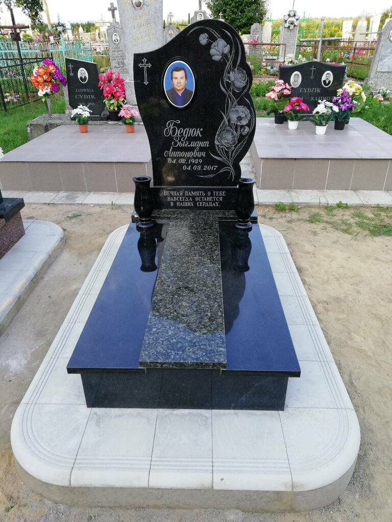 Heykel ve mezarlık taşı üreticileri Kamennaya dolina, Grodno, foto