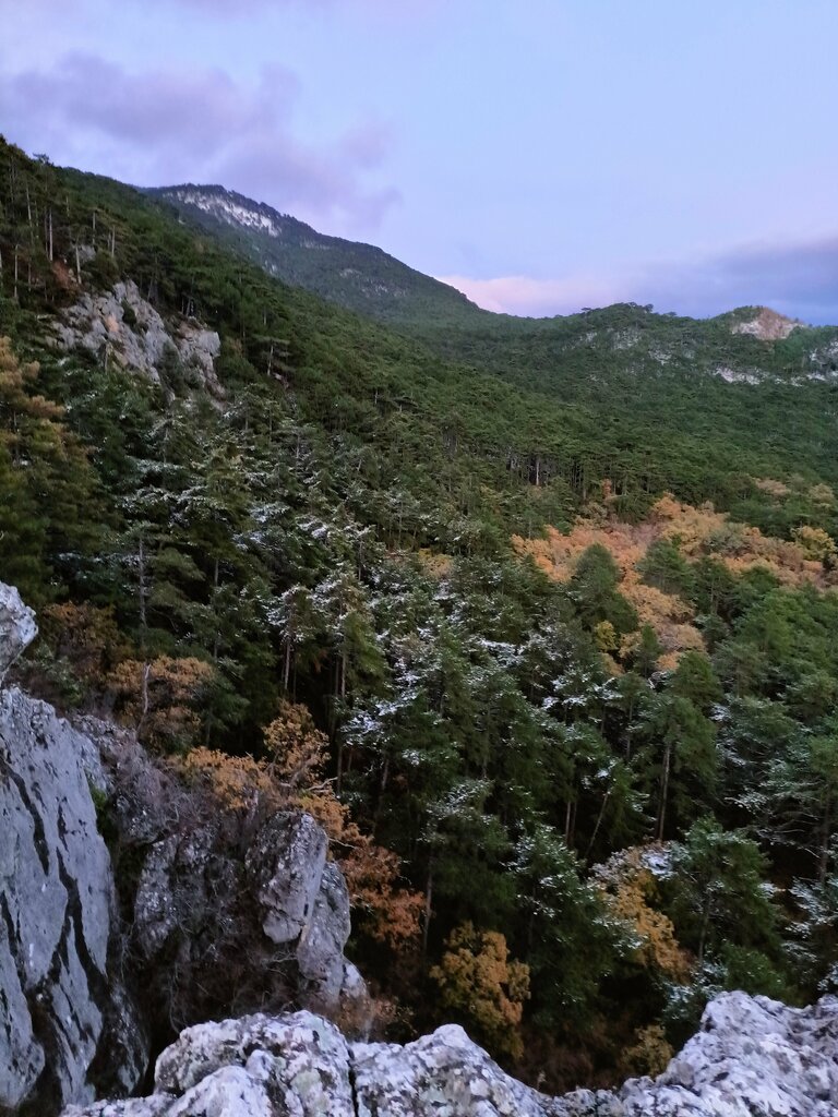 Dağ zirvesi Скала Ура, Kırım Cumhuriyeti, foto