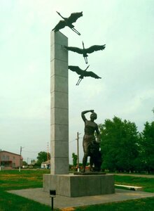 Летят журавли (Voronezh Region, Repyovskiy rayon, Novosoldatskoye selskoye poseleniye, selo Novosoldatka), anıt, heykel  Voronejskaya oblastından