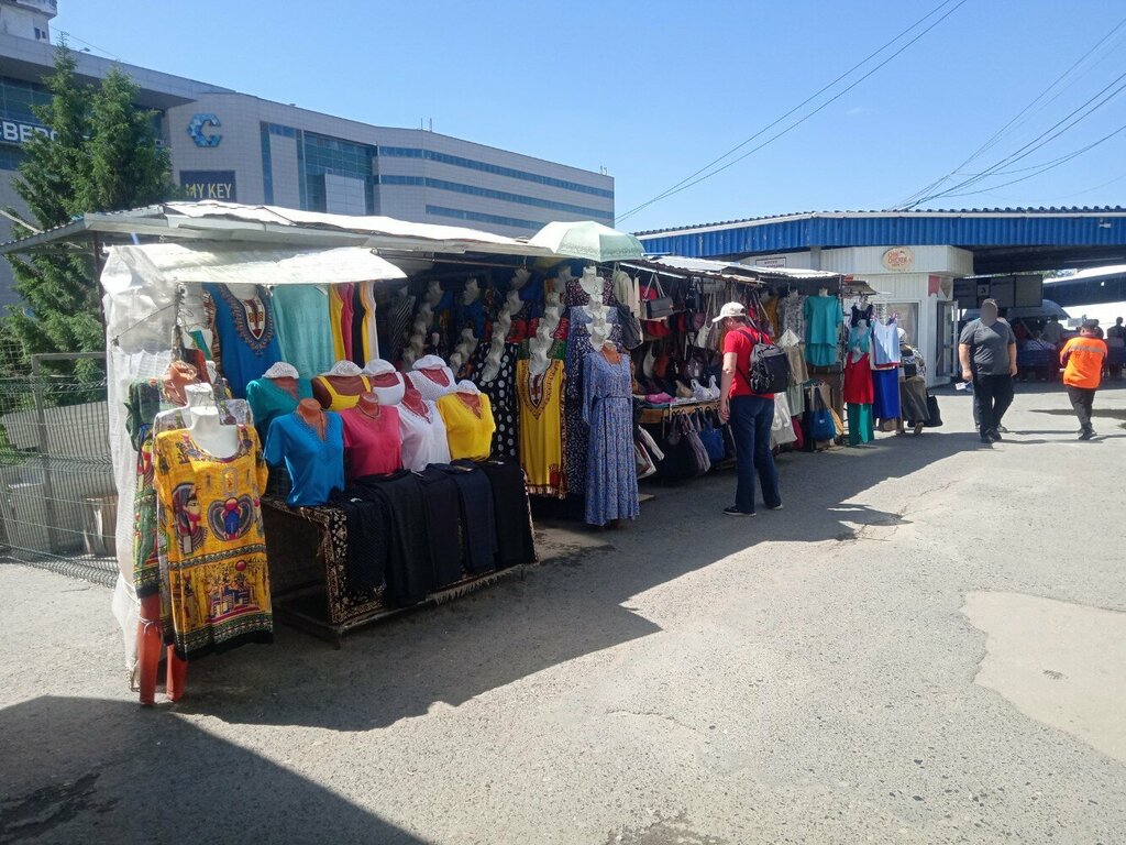 Giyim pazarı Вещевой рынок, Yekaterinburg, foto