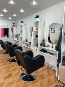 Диана (Крымская улица No:19Б), kuaförler  Feodosya'dan (Kefe'den)