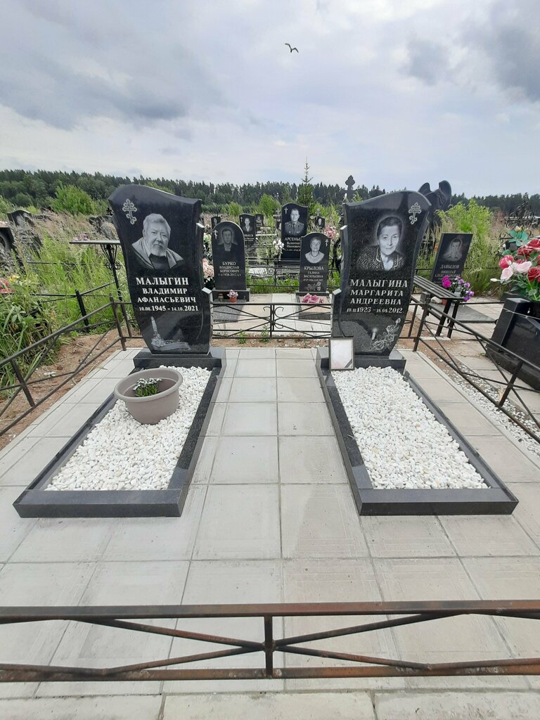 Heykel ve mezarlık taşı üreticileri Каменный Век, Tverskaya oblastı, foto