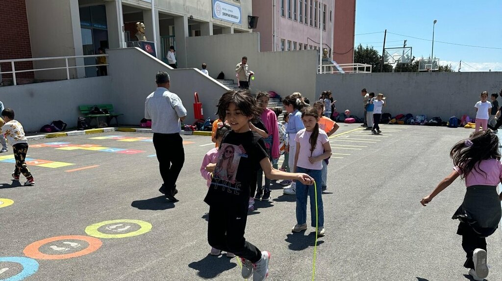 Ortaokul Şekerpınar Ortaokulu, Çayırova, foto