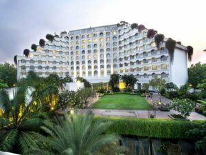 Taj Krishna (State of Telangana, Greater Hyderabad Municipal Corporation, Hyderabad, Line 1, Irrum Manzil Metro station), otel  Haydarabat'tan