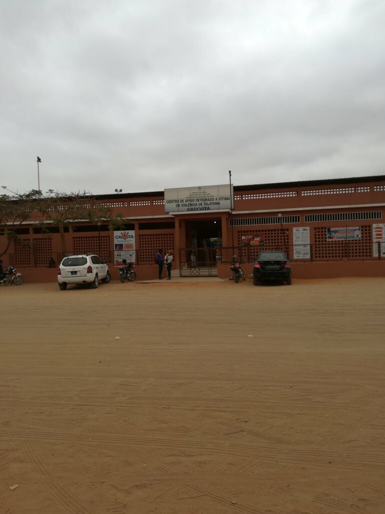 Ortaokul Escola, Loanda, foto