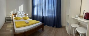 V Sheremetyevo (Zaprudnaya ulitsa No:16, Isakovo Village), otel  Moskova ve Moskovskaya oblastından