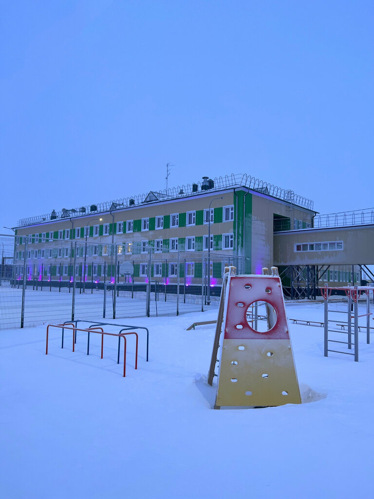 Yatılı okul Антипаютинская школа-интернат, Yamal‑Nenets Özerk Bölgesi, foto