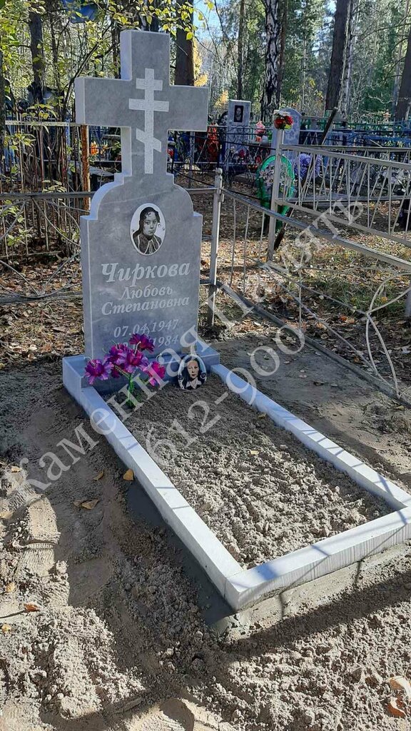 Heykel ve mezarlık taşı üreticileri Памятники, Kurgan, foto