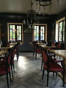 Япона хата (prospekt A. Kadyrova No:14), suşi restoranı  Gudermes'ten