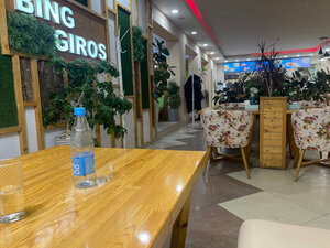 Bing Gyros (ulitsa imeni G.K. Ordzhonikidze No:16А), kafe  Saratov'dan