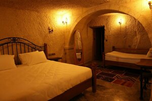 Caverna Hotel Premium Caves (Nevşehir, Nevşehir Merkez, Göreme Beldesi, İsali-Gaferli-Avcılar Mah., Mah.Çerkez Sok. No:6), otel  Nevşehir'den