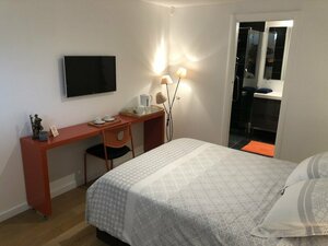 Les Crays De Levigny (Route de Levigny No:898), otel  Macon'dan