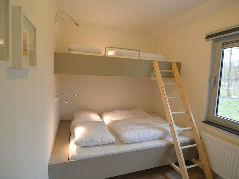 Otel Alluring Holiday Home in Limburg near Forest, Limburg, foto