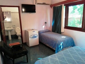 Hosteria La Cabaña (Provincia de Misiones, Departamento Iguazú, Puerto Iguazú, Avenida Tres Fronteras), otel  Puerto Iguazú'dan