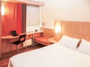 Ibis Fourmies (Hauts-de-France, Nord, Arrondissement d'Avesnes-sur-Helpe, Fourmies, Route Forestière Étangs des Moines), otel