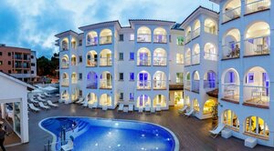 Bq Cala Ratjada Hotel – Adults Only (Avenida Floreal No:28, Capdepera, Cala Ratjada), otel  Balear Adaları'ndan