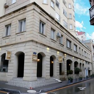 Leyla Apartments 1 (Mirzе Ibrahimov Street No:18, Baku), otel  Bakü'den