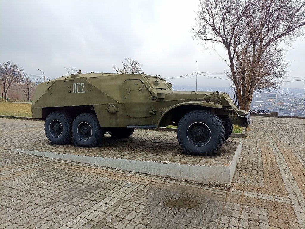 Teknoloji anıtı Armored vehicle BTR-152, Erivan, foto
